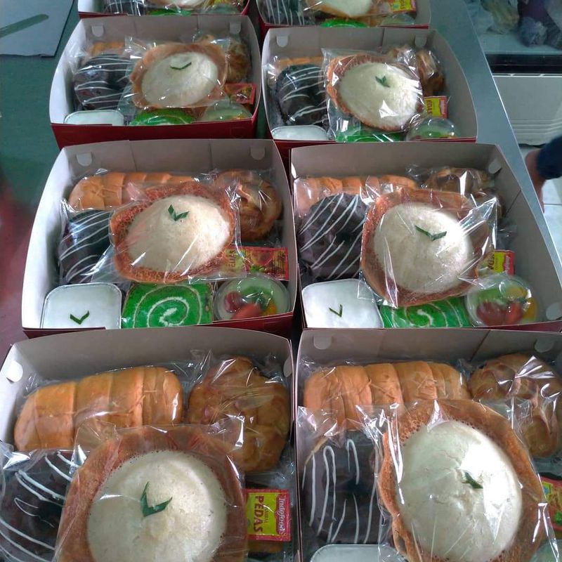 snack 5 = Serabi, roti pisang, donat, bolu gulung, martabak mini, kue ...