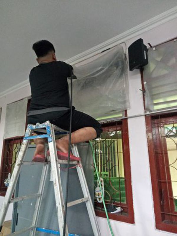 JASA CUCI AC - Standing