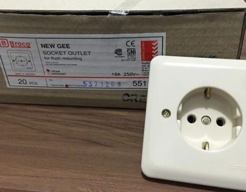 BROCO NEW GEE SOCKET OUTLET