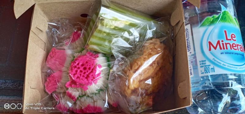 KUE BOX ISI 3 + AIR