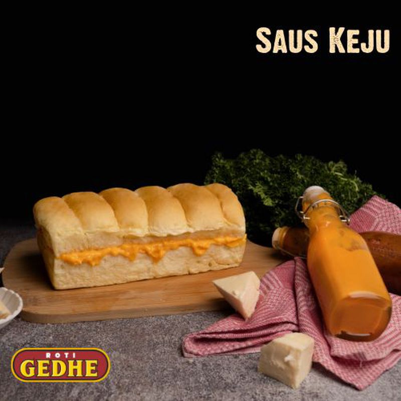 Roti Gembong Gedhe Cheese Sauce Beef
