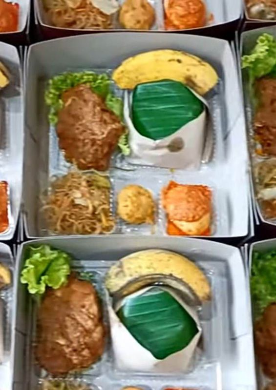 Nasi Rendang Daging Telor Balado Mie Lalapan