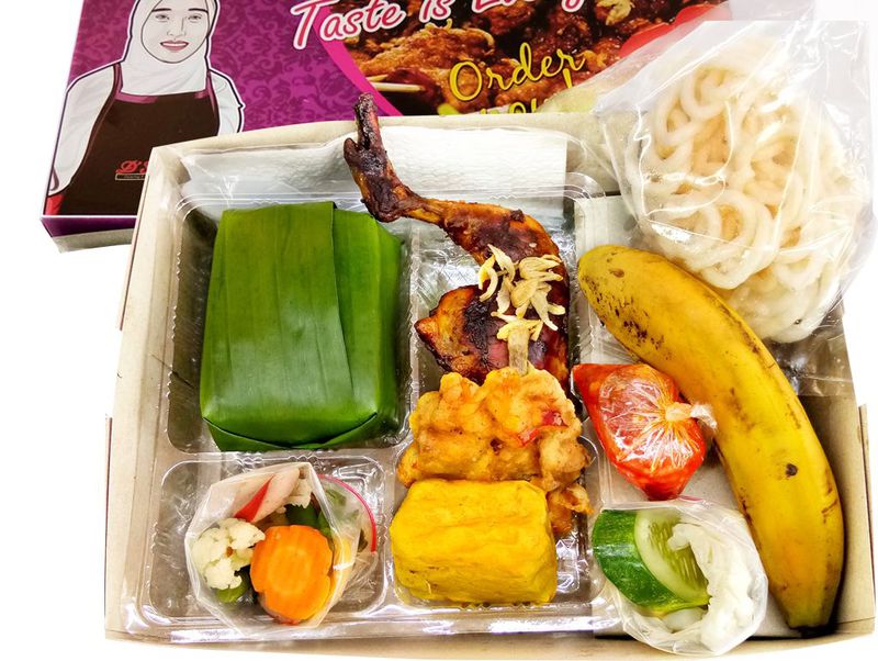 Makan Nasi Paket Kepong Bakol Arafah
