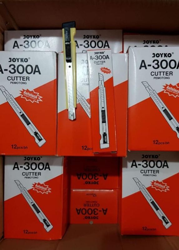 Cutter A-300 Joyko ( 1 Pack isi 12 Pcs)