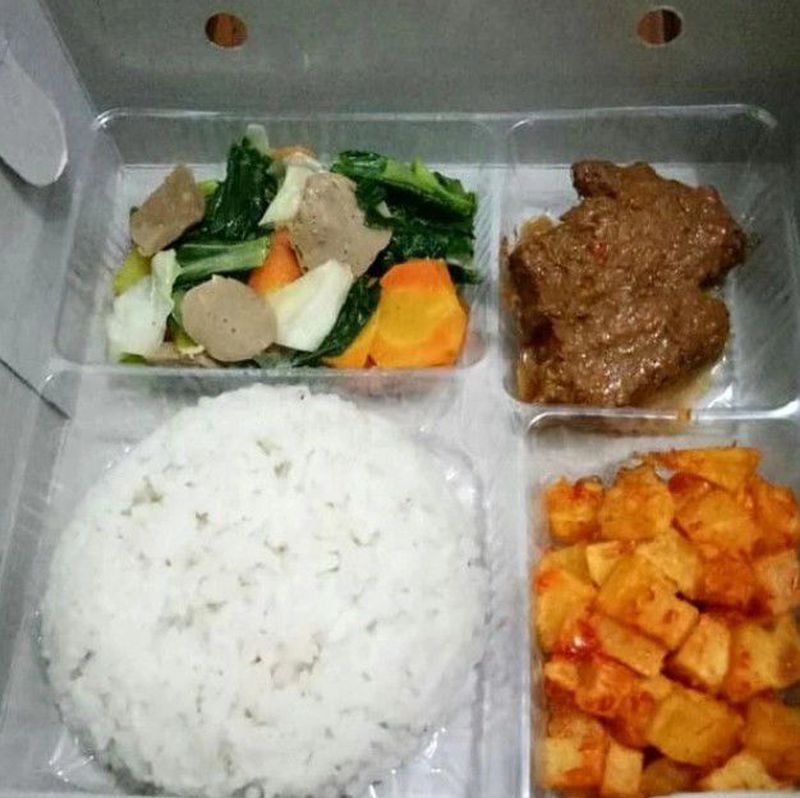 Nasi box rendang daging