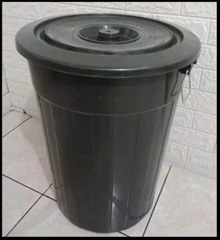 Ember besar bertutup 80L