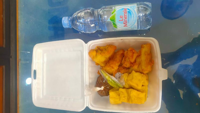 KUE BOX ISI 2 + AIR