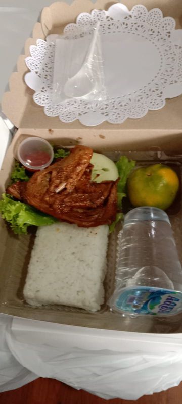 Nasi Kotak Ayam Kampung Bakar Lengkap