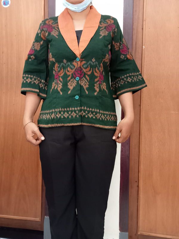 Kemeja Wanita bahan Endek Model Blazer