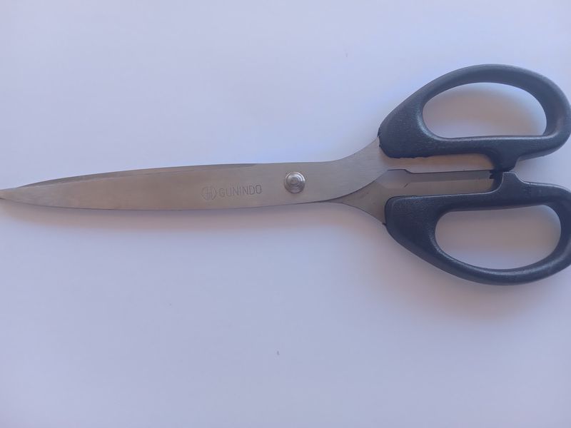 gunting besar gunindo