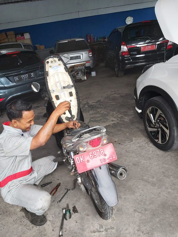 SERVICE PERBAIKAN REM MOTOR RODA DUA ( 2 )