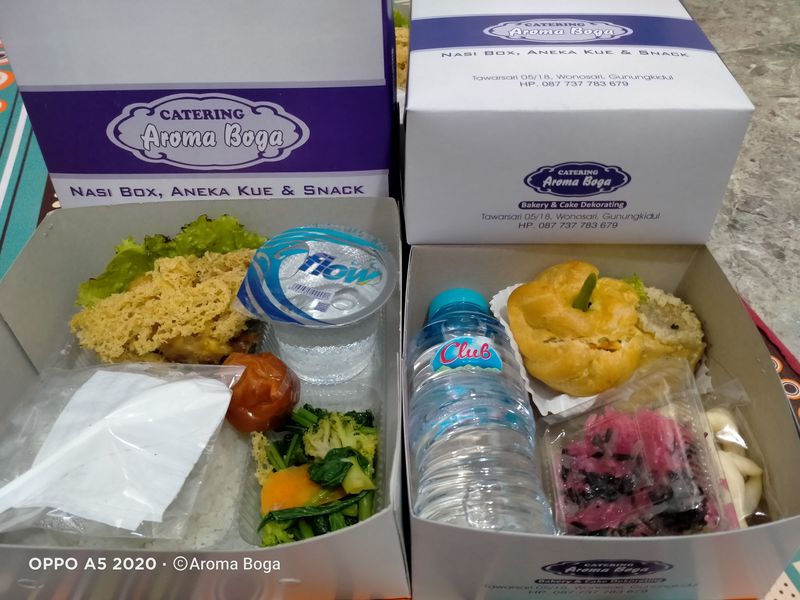 Paket Snack dan Nasi bok