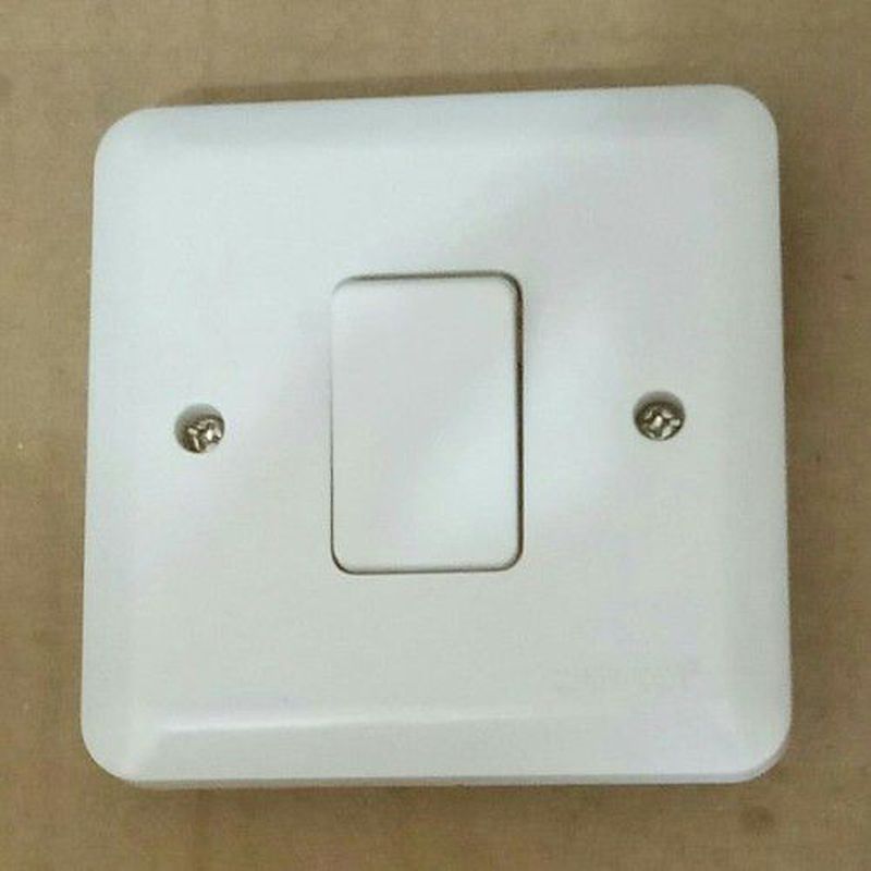 Saklar Tunggal Tanam