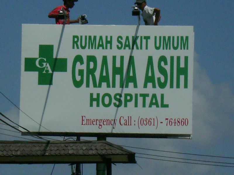 pemasangan visual papan nama per meter