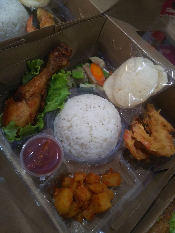 Nasi box lengkap