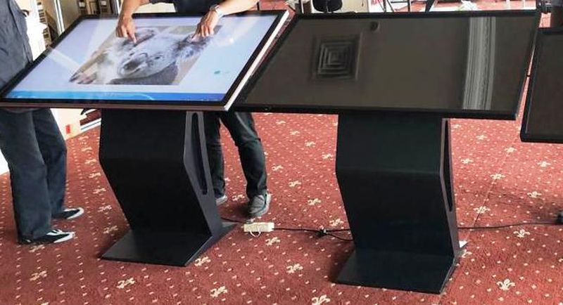 KIOSK PC Display INDOOR INTERACTIVE TOUCH KIOSK table 55 inch touchscreen