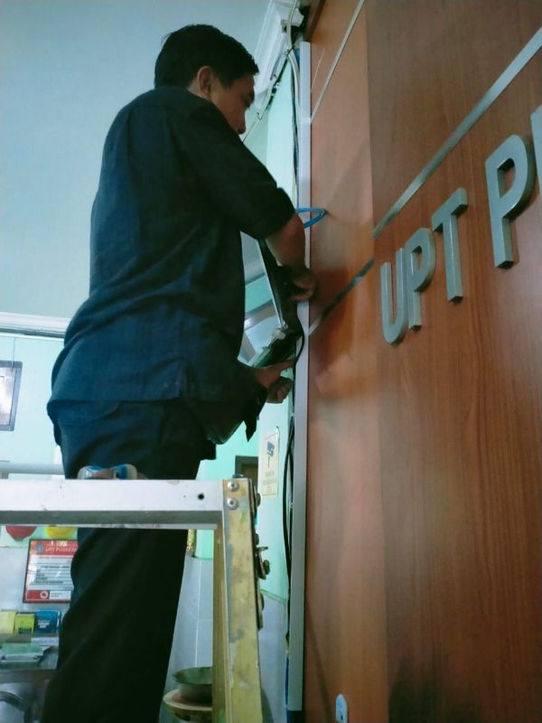 Pemasangan Box Kabel & Perapian Kabel Jaringan (Ruang Loket)