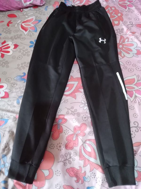 [ Pakaian Olahraga ] Training Lengkap + Sepatu