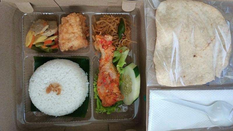 nasi kotak paket ayam