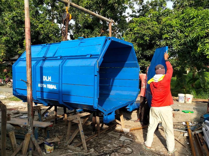 container sampah
