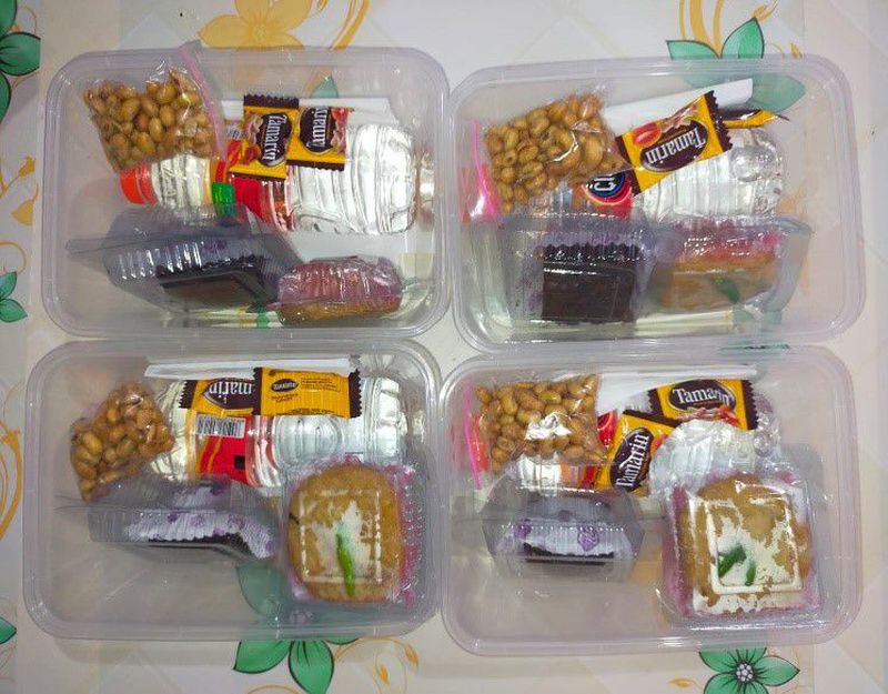 Snack Box By Raudah Catering.