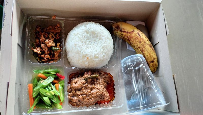 NASI KOTAK - RENDANG+TELUR