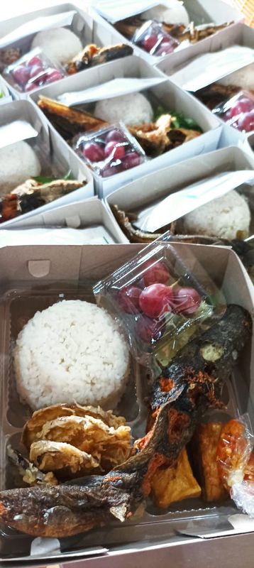 Paket Nasi Box 27 DeeSQi Catering