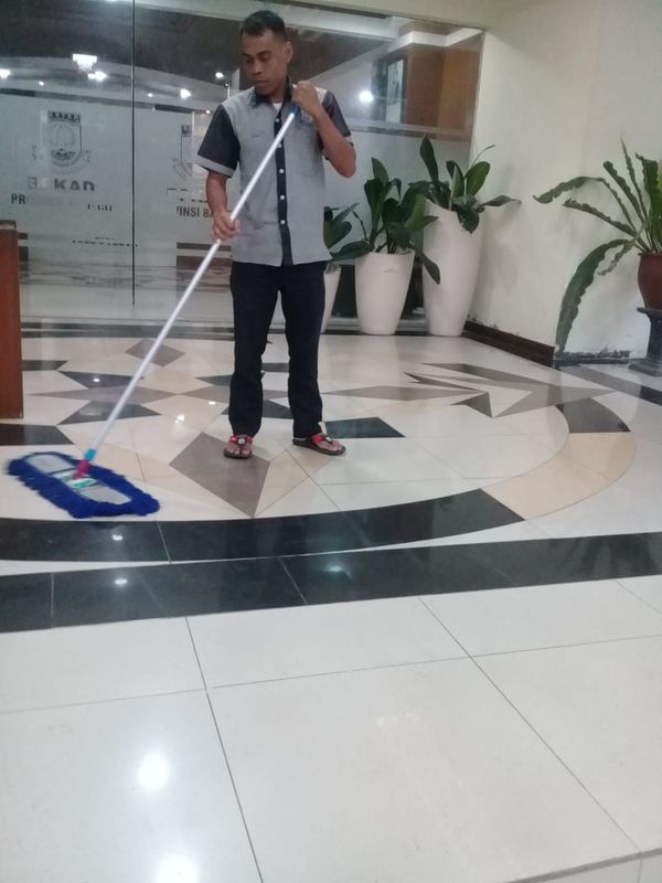Jasa Kebersihan Gedung dan Halaman Gedung - Halaman