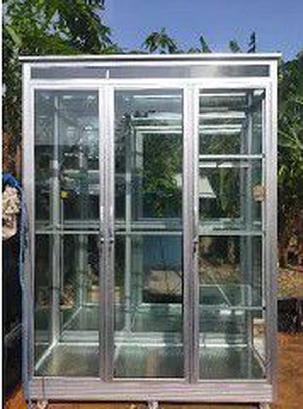 Lemari Display Baju Dari Kaca