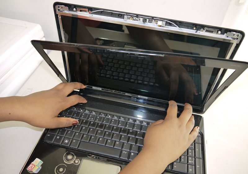 Servis LCD Laptop
