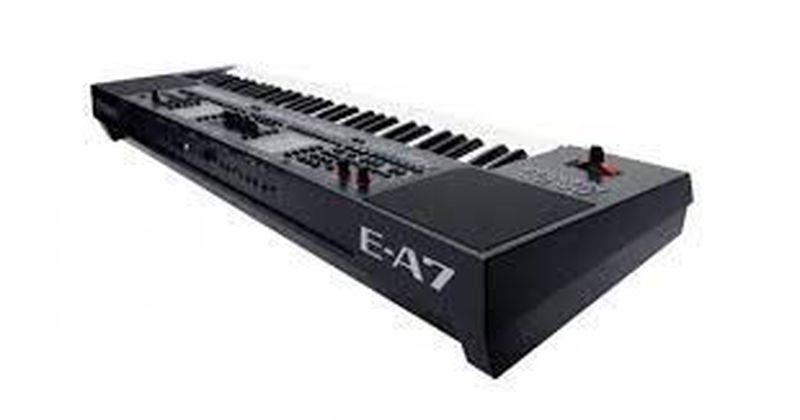 Roland E-A7 / EA7 / EA-7 Expandable Arranger Keyboard