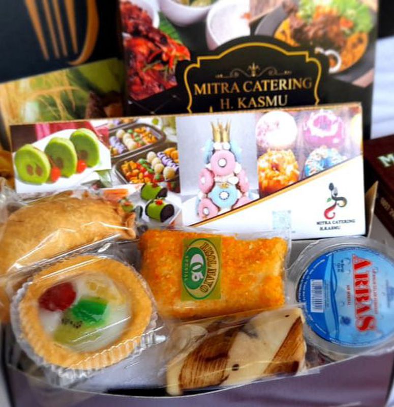 snack kotak spesial risol mayo dan pie buah