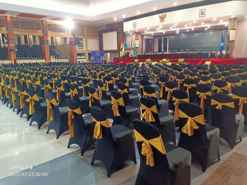 sewa kursi undangan black gold
