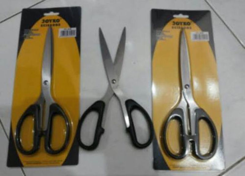 Gunting kertas besar