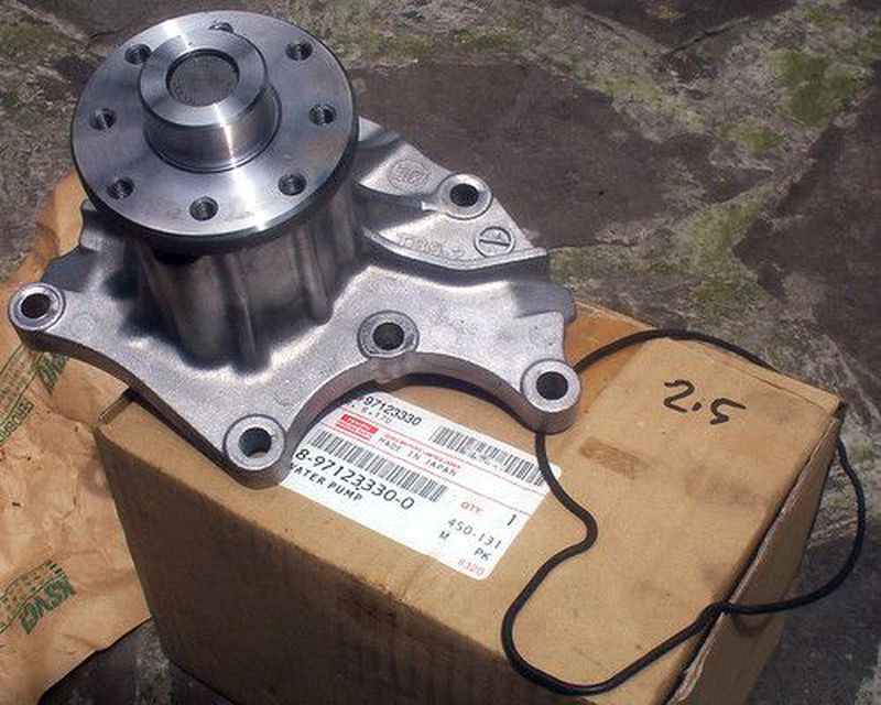 Water Pump Isuzu Panther