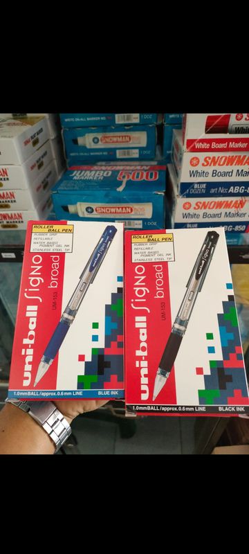 Pulpen Biru uniball sign board