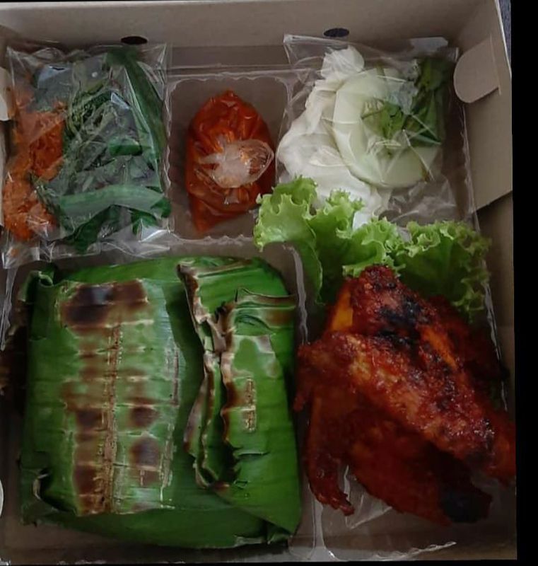 Nasi Kotak 05 (Nasi Bakar Ayam Bakar) by Enggal Surabaya