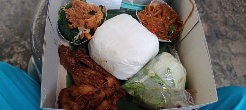 Paket nasi box ayam kampung