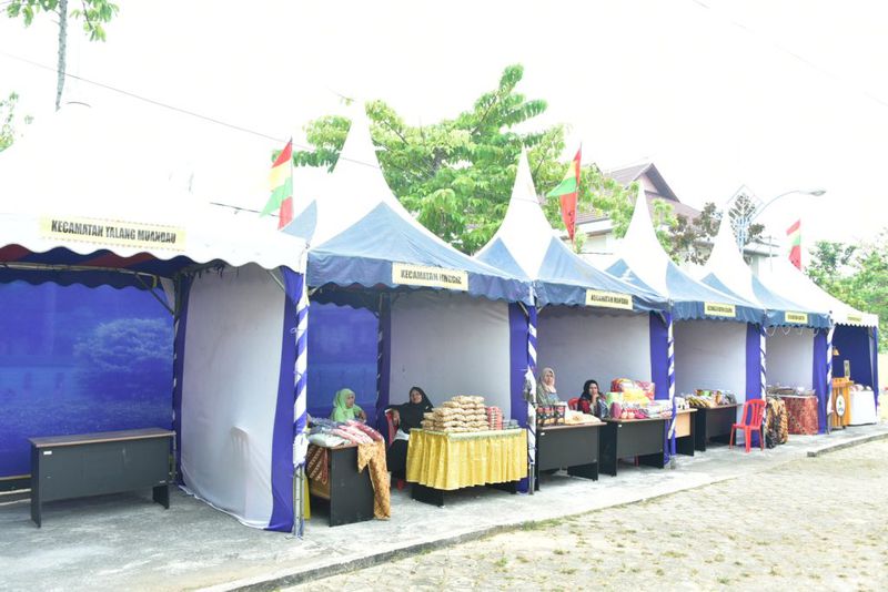 1 PAKET DEKORASI STAN PAMERAN