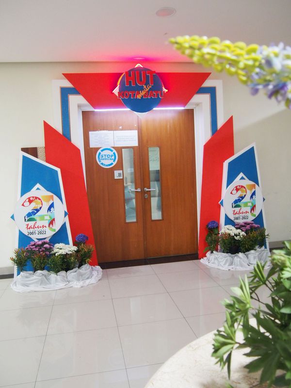 Buket Bunga Hut Kota Batu & Renovasi Gapura