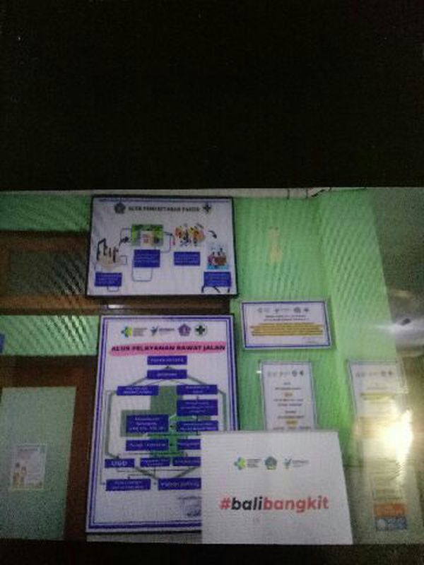 spanduk atau banner isi bingkai kayu