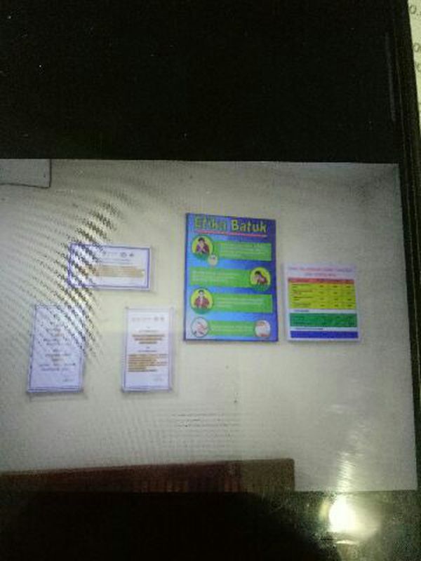 spanduk atau banner yg di isi bingkai kayu atau spanram