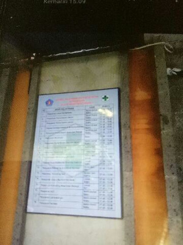 spanduk + bingkai kayu