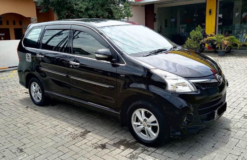 Rental Mobil Avanza Veloz Harian + Sopir - Hitam