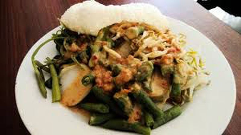Lontong pecel