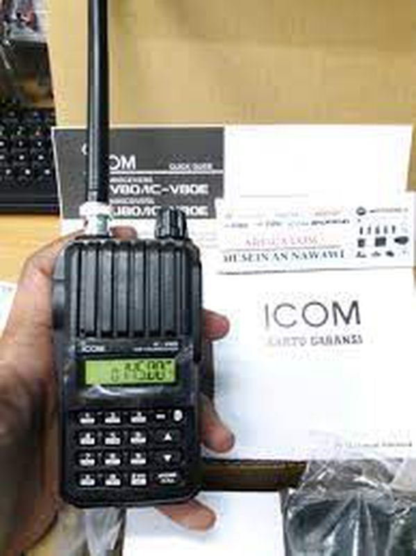 RADIO HANDY TALKI ICOM IC V80