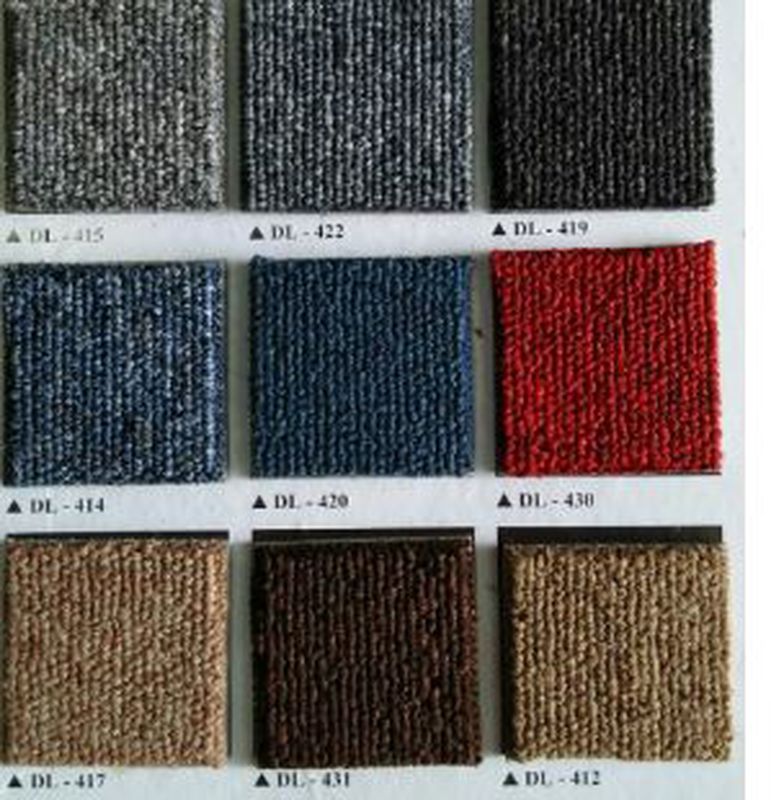 Keset Teras Bahan Tile Dengan List Pada Pinggiran Pintu Masuk Lobby