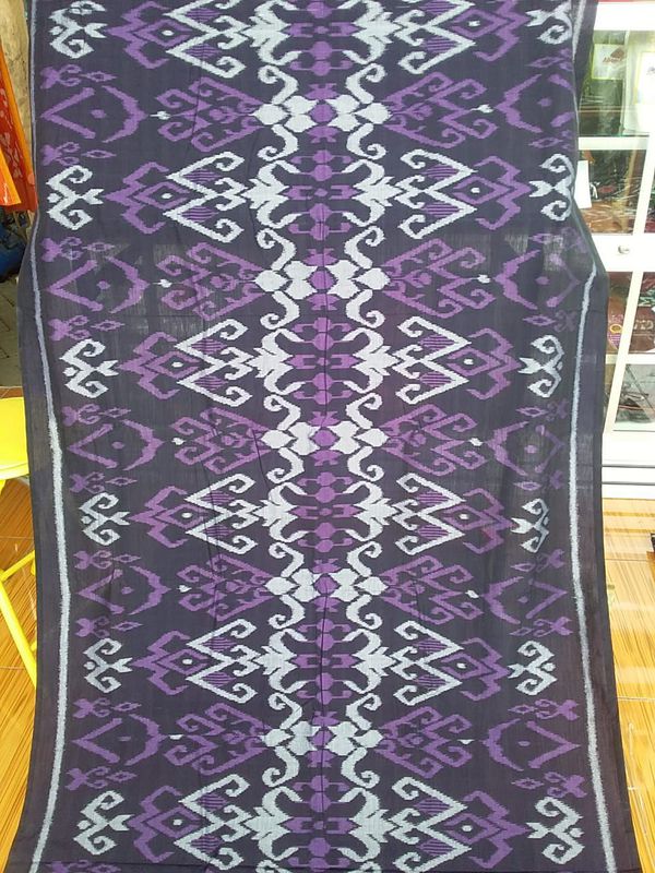 KAIN TENUN IKAT