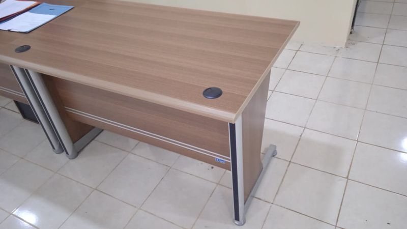 Meja Staff