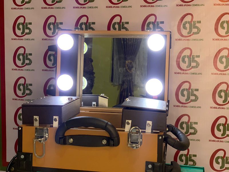 BOX KOPER LAMPU KOSMETIK